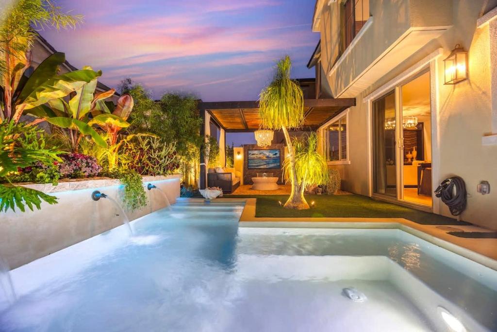 Marbella Lane - Stylish Dream Home in RMV w Pool, American Display ...