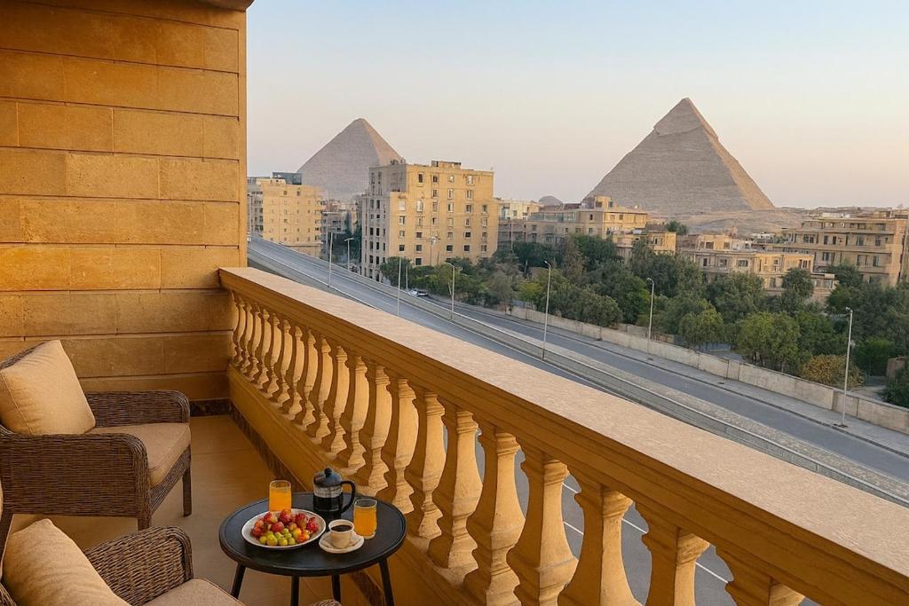 Two Icons One Balcony Pyramids and Grand Museum View، القاهرة (أسعار ...