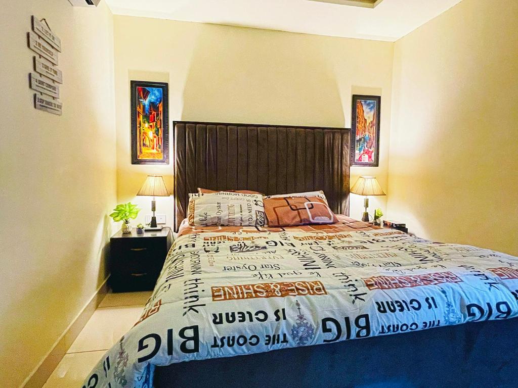 Royal Rooms - Misaq-ul-mall, Faisalabad (precios actualizados 2026)