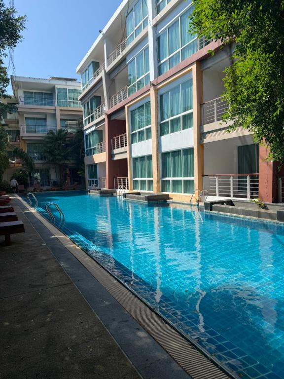 Phuket Rawai beachfront by Tris, Nai Harn Plajı (2026 güncel fiyatları)