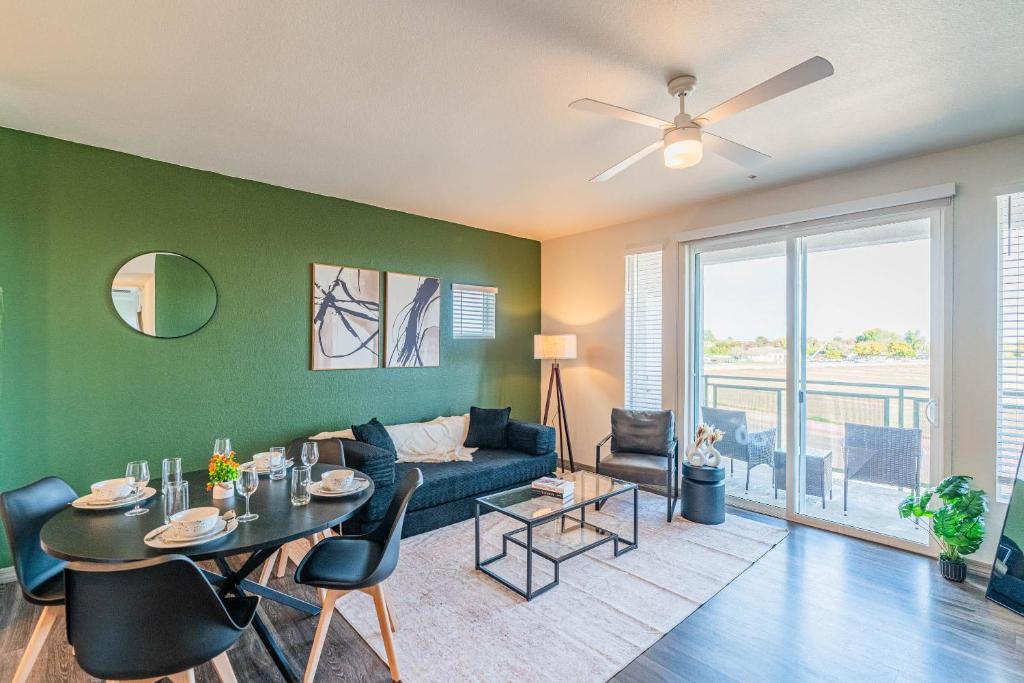 Westgate Near Stadium Balcony Pool Parking Gym WD, Glendale (precios ...