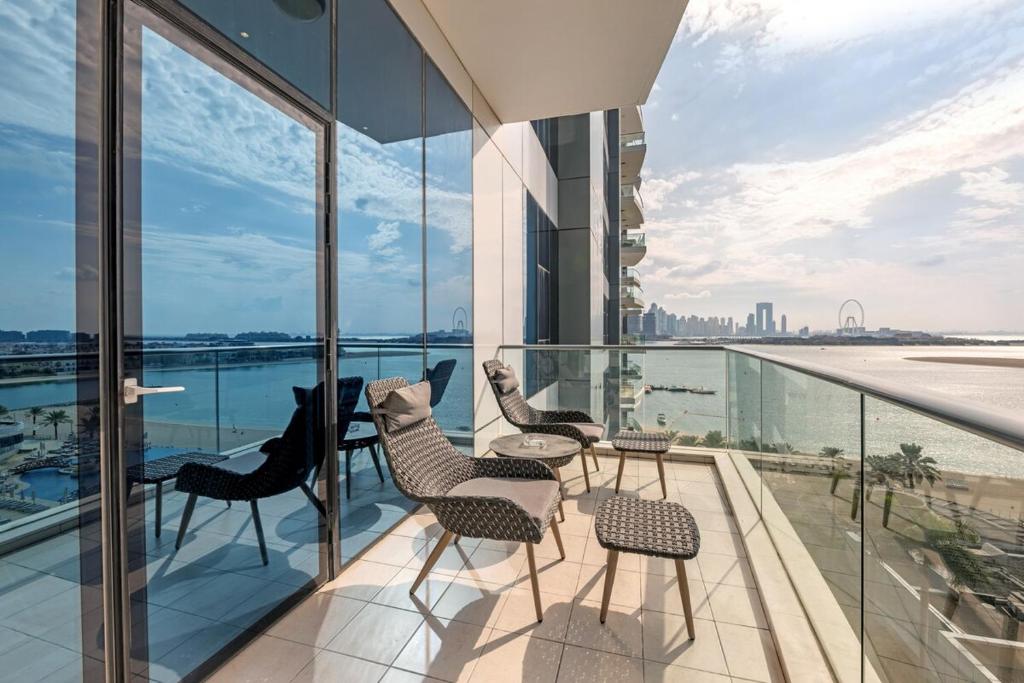 Waves - Grand Palm Escape - Sea-View Massive 1BR Luxury, Dubai (priser ...