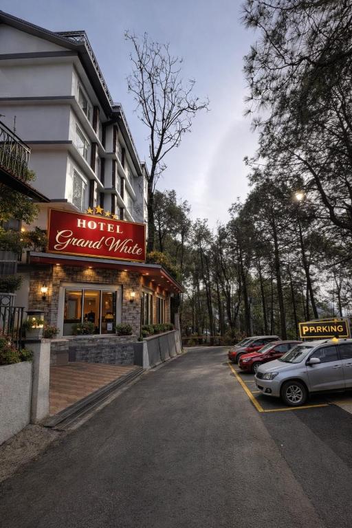 The Grand - A Premium Hotel near new BUS STAND SIMLA- Centrally heated ...