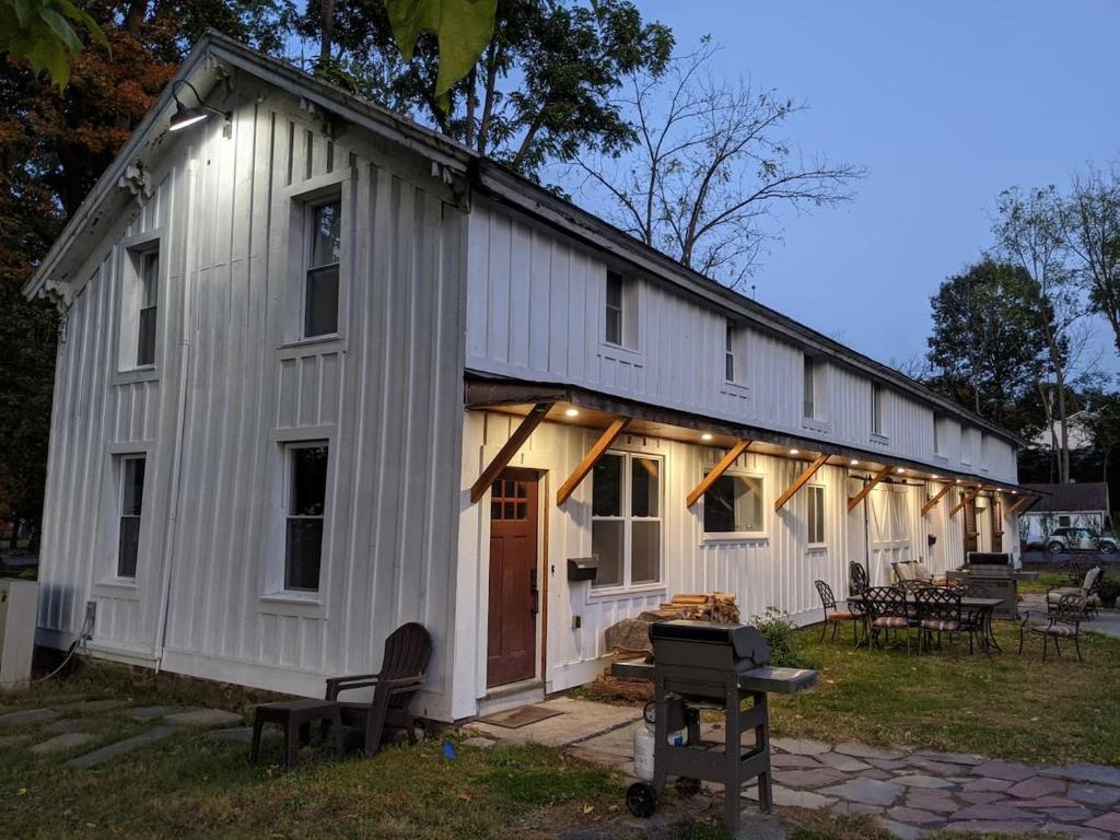 Hay Loft in Historic Barn - 4 Minutes to Legoland, Goshen (2026 ...