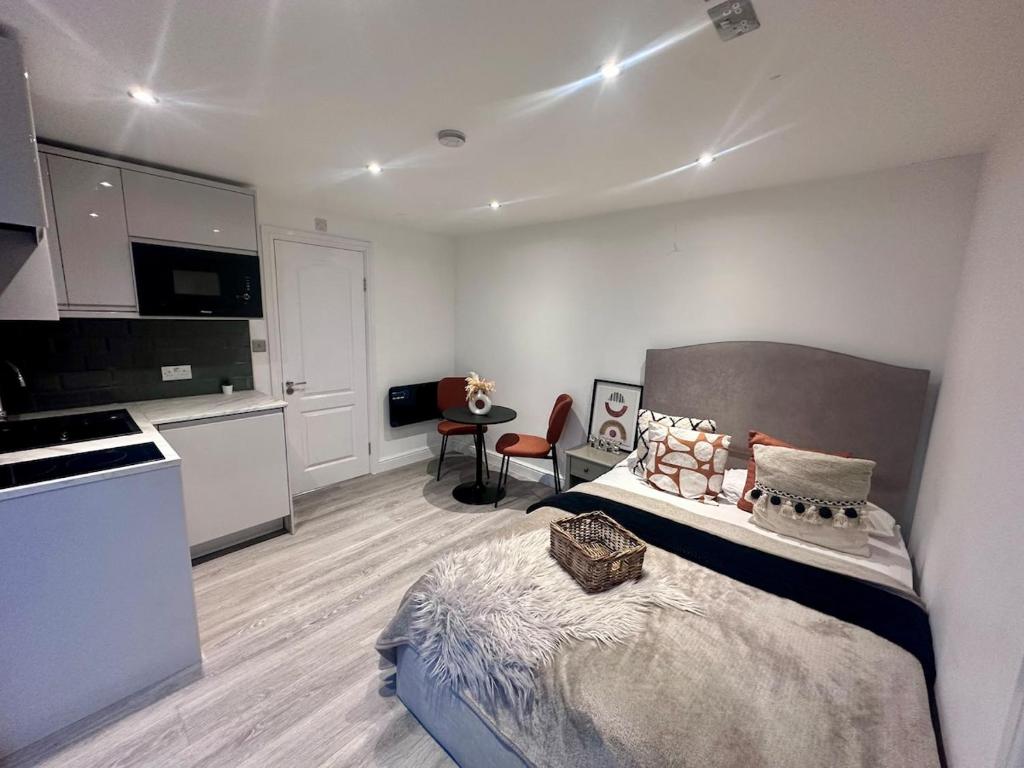 Exclusive, newly built detached garden studio, private and self ...