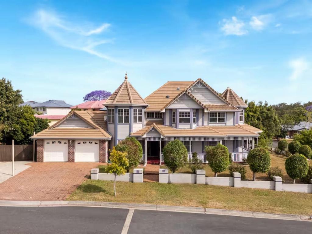 Elegant 5-Bedroom Estate with Garden in Parkinson, Browns Plains ...