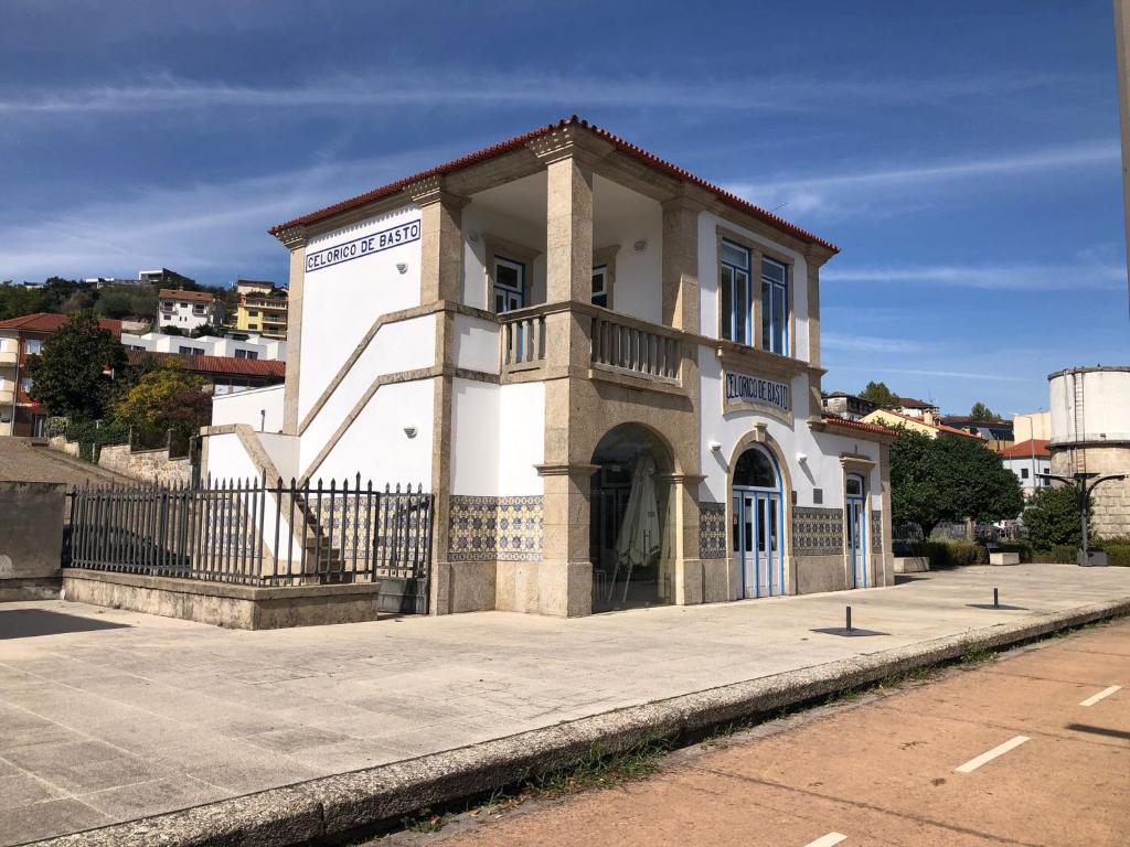 Estação Ferroviária de Celorico de Basto, Celorico de Basto (nove ...