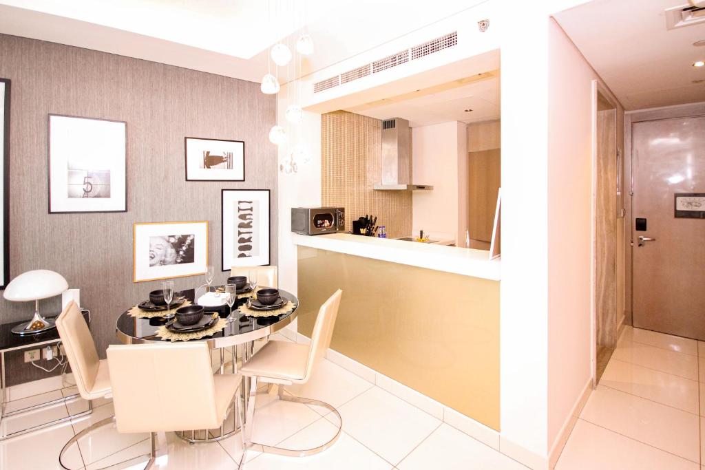 Newly Furnished Luxury 1BR at Paramount Tower D, Dubái (precios ...