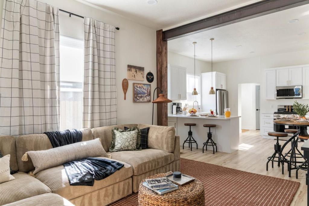 New Family Ski Lodge, Hot Tub, Pickleball, South Salt Lake (harga ...