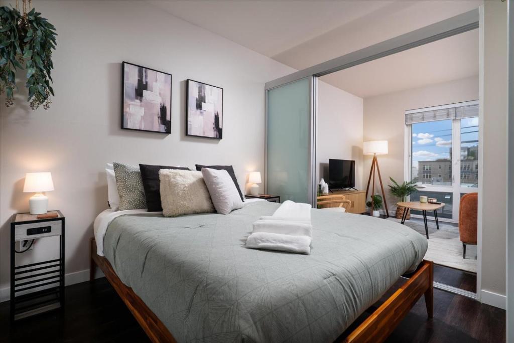 Cozy in Queen Anne - 94 Walk Score - Free Parking, Seattle (updated ...