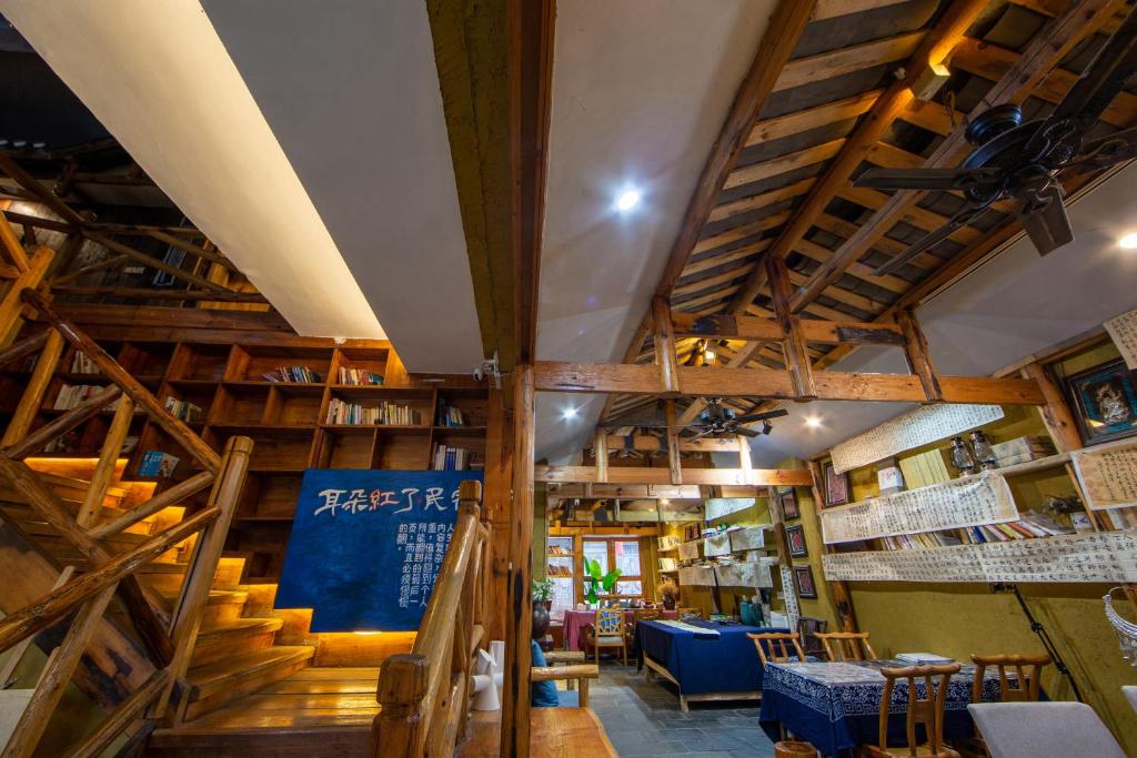 Alley's Ears Turned Red, Fenghuang (mga updated na presyo sa 2026)