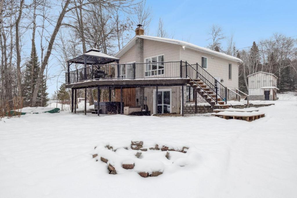 Spa & Lake Access - Cozy Lakeside Getaway, Nominingue (nove cijene za ...