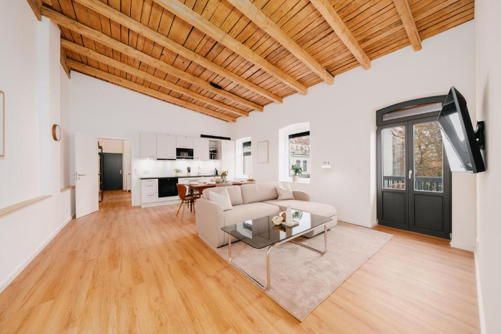 Homely Berlin - Modern , Balcony , Near River , Family & Business ...