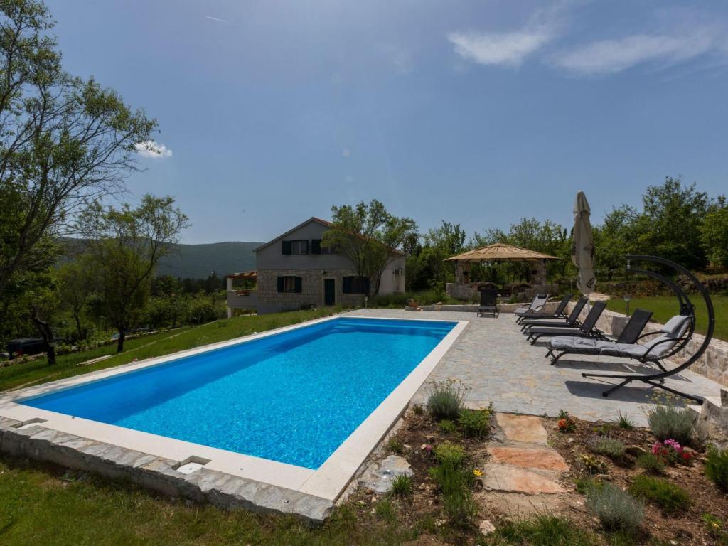 Holiday Home Historische Steinvilla Heaven für 11 Personen by Interhome ...