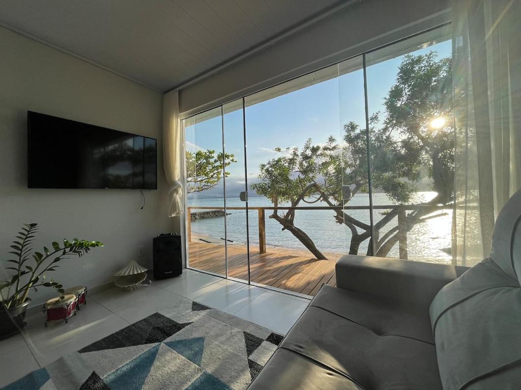 Casa Pé na Areia Praia Ribeirão da Ilha - Floripa, Florianópolis ...