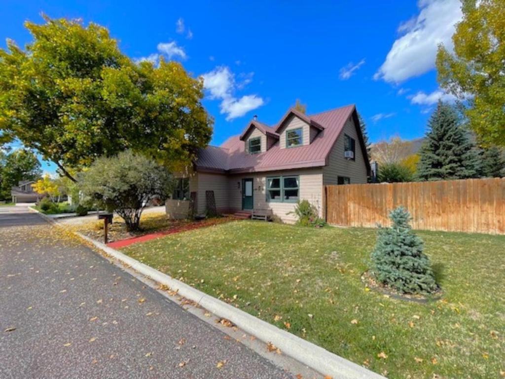 Quiet Basalt Home Fenced Yard, Work Space, Pets ok, Basalt (precios ...