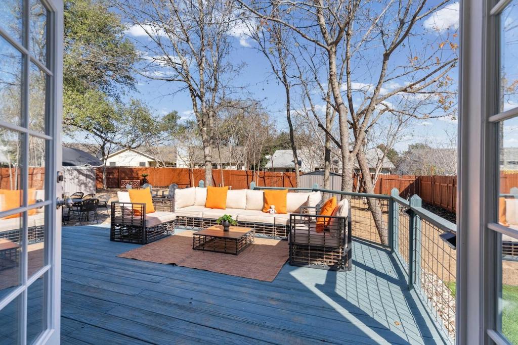 Family Retreat Games, Fire Pit & Kids Barn, Austin (opdaterede priser ...