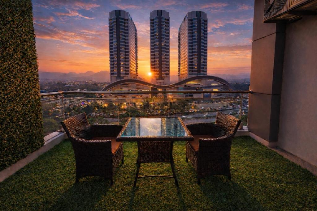 Elysium Tower Boutique Hotel Apartments Opposite Centaurus Mall ...