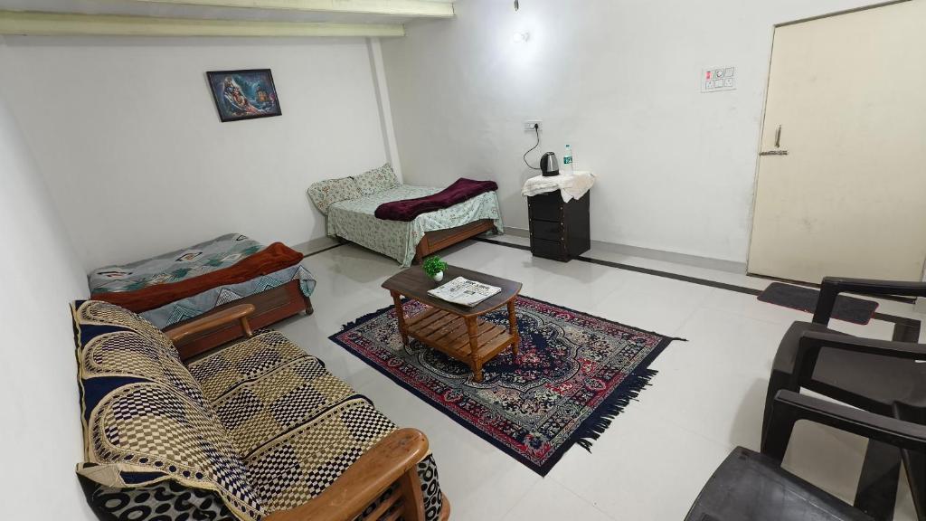 Kashi Kalash, Jāmb (precios actualizados 2026)