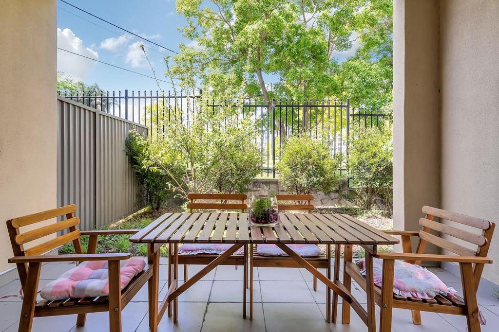 1C8 2BR Abnb-Style, Free Parking, 7 min walk to light rail, Sydney ...