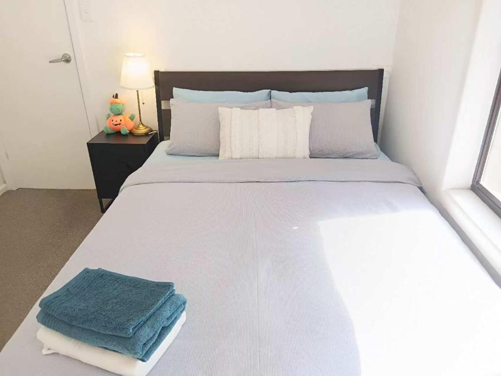 Private Double Room with Desk & Wardrobe 3, Glen Waverley (preços ...