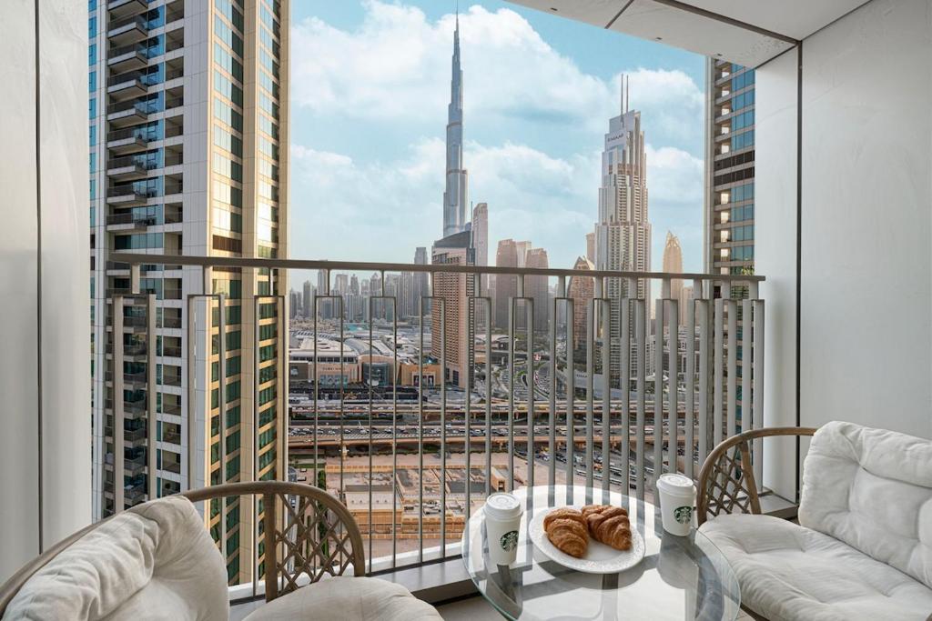 Stylish 4BR with Burj & Fountain View, Dubai Mall Connection, Dubai ...