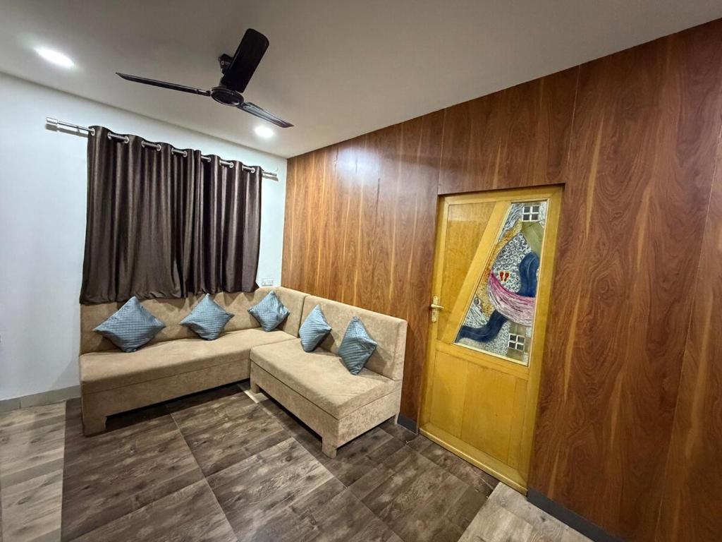 The Golden Hour Penthouse An Urban Sanctuary, Indore (2026 güncel ...