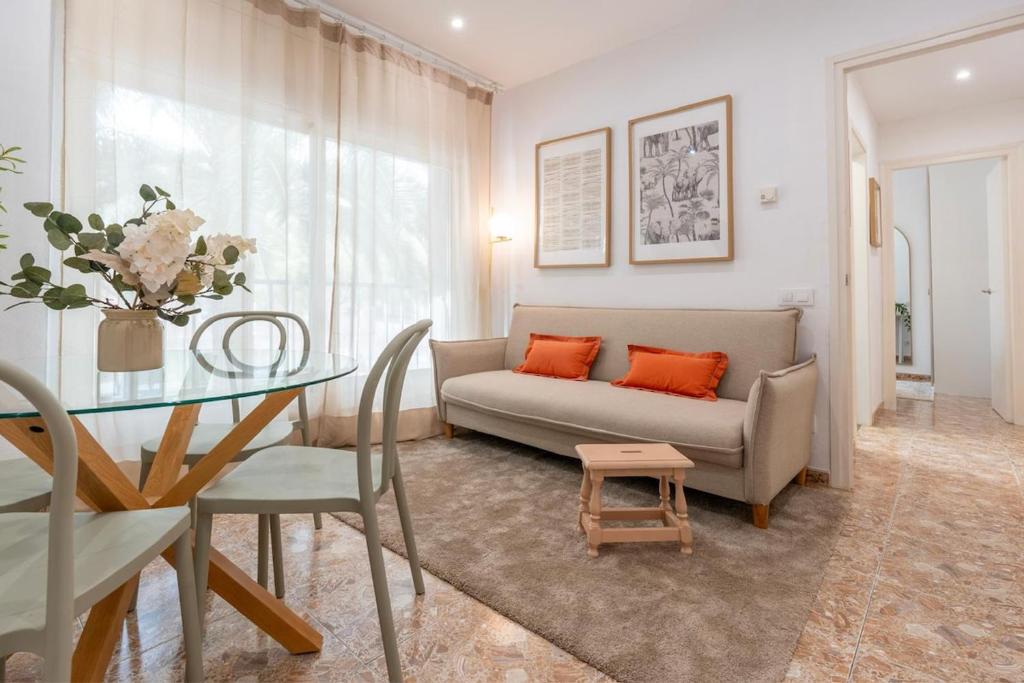 Charming 3-Bedroom Flat in the Heart of Les Corts, Barcelona (harga ...