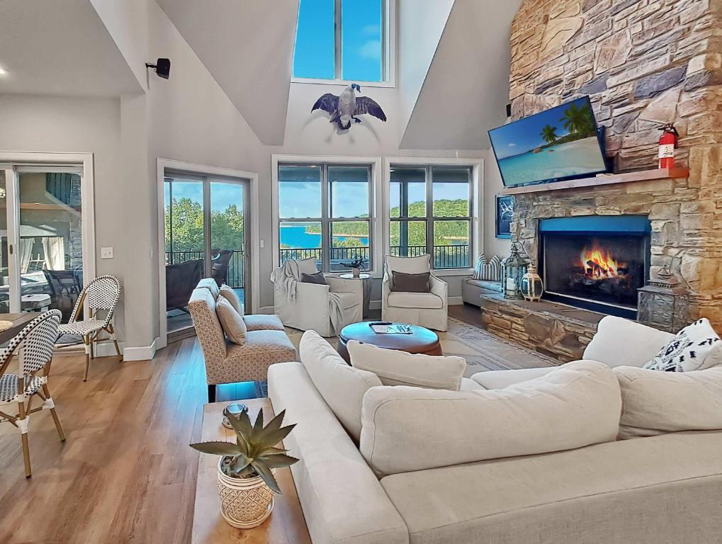 Chasing Sunsets Lakeview Escape w Fire Pit & Screened Porch, Bland ...