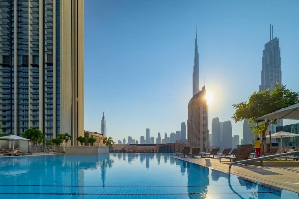 Infinity Pool Walk to Burj Khalifa Downtown 1BR, Dubai (preços ...
