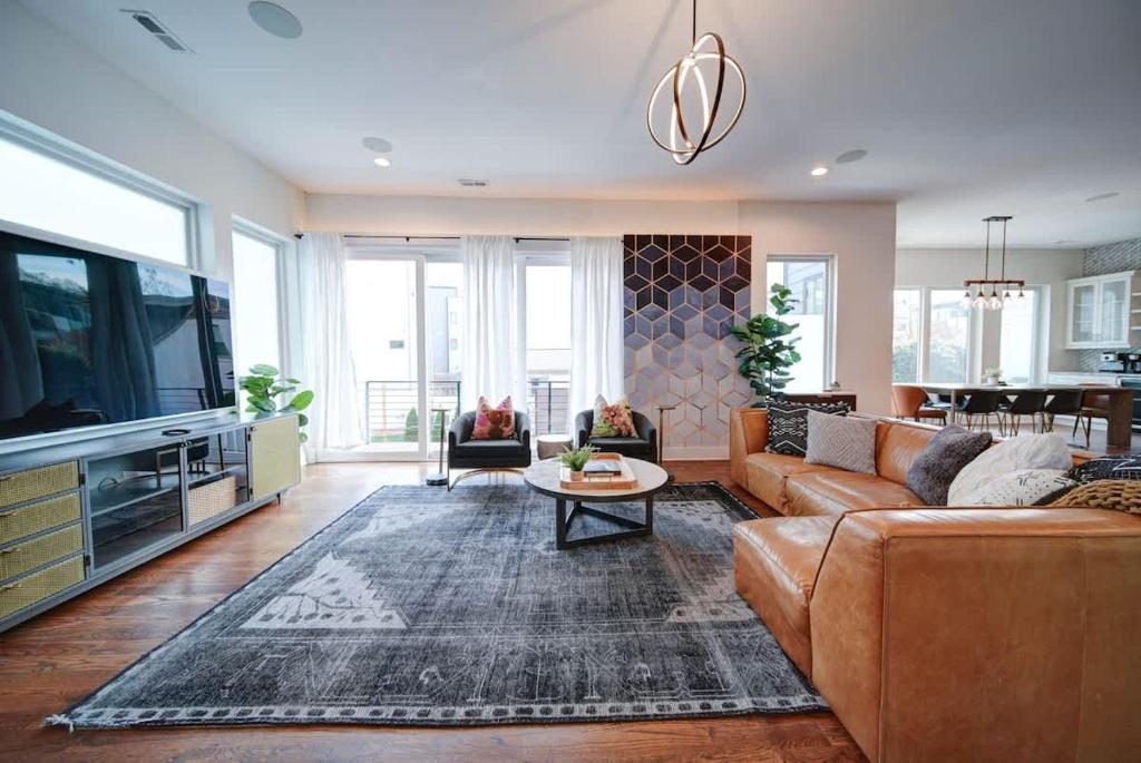 Modern Rooftop Townhome w Hot Tub & Skyline Views, Charlotte (preços ...