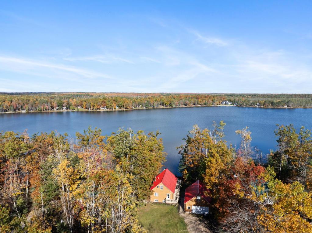 Lakefront Getaway with Kayaks, Fire Pit and Views, Abbeyville (precios ...
