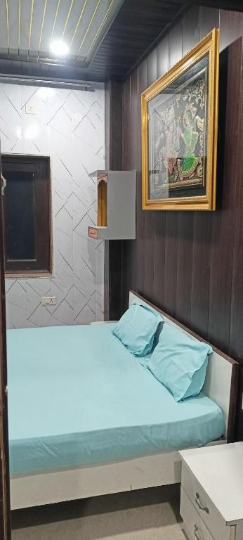 溫達文的Yamuna palace 6 sikhar mandir premanand paidal marg surakh road ...