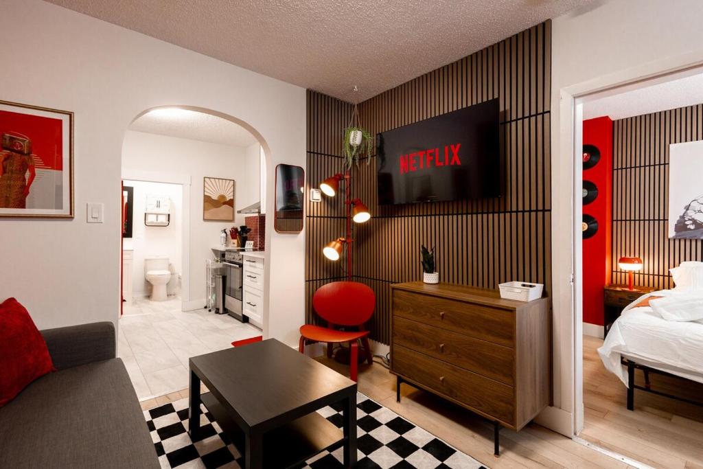 Retro-Chic Hideaway - Walking Distance To Stampede, Calgary (tarifs ...