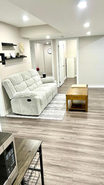 Contemporary Basement Suite, Milton (preços atualizados de 2026)