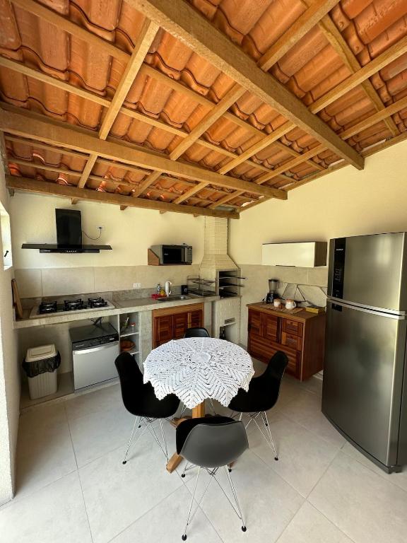 Chalé Mar de Flores, Próximo a praia do Arrastão, São Sebastião ...