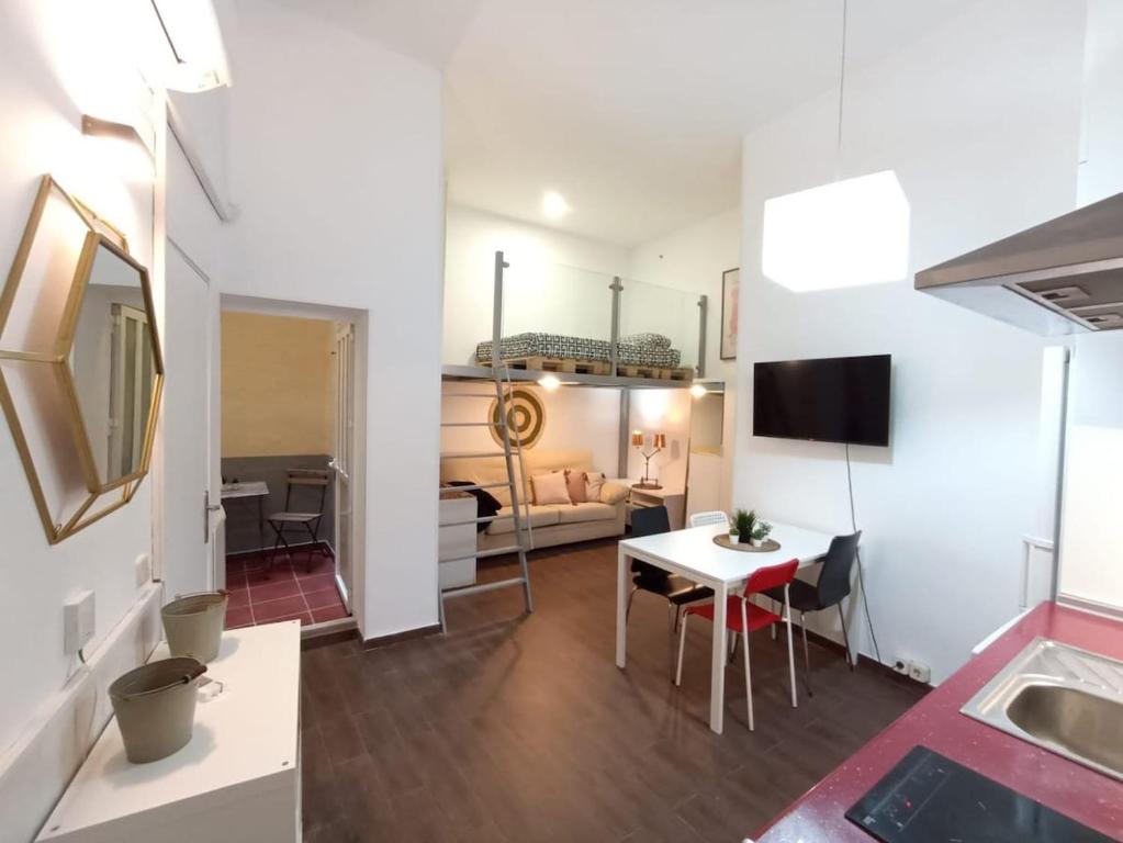 Fuente del Berro, Calle Jorge Juan, metro Odonnell, Madrid (tarifs ...