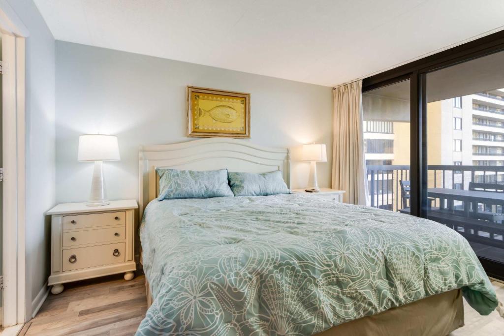 Sea Watch 318 Oceanfront 2BR Den Balcony Pools & Resort Amenities ...