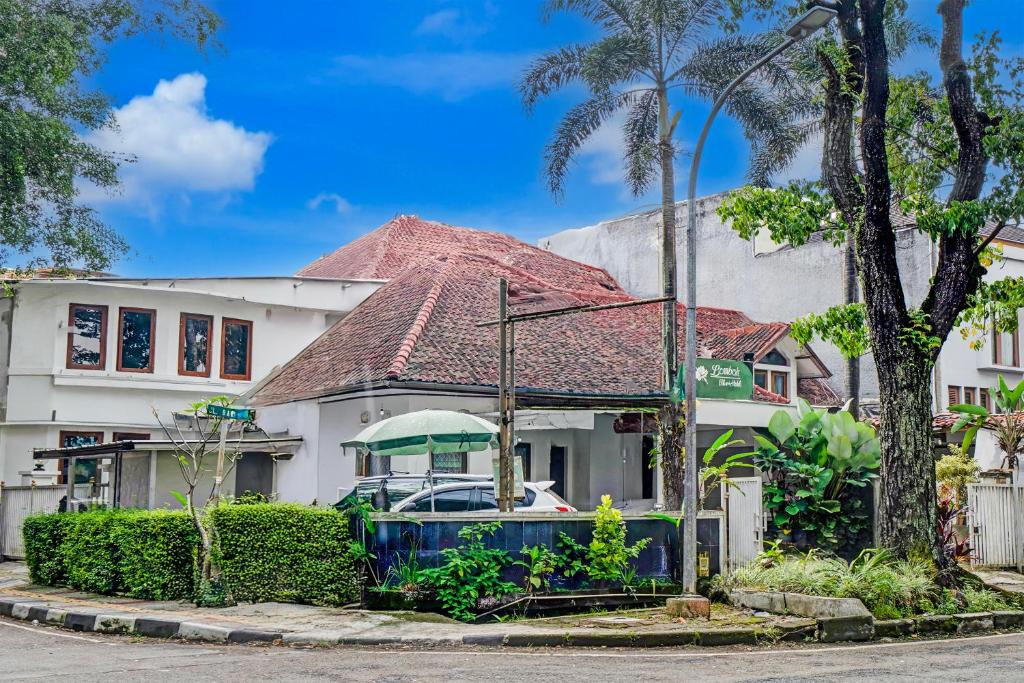 Hotel O Bandung near Stadion Siliwangi formerly The Ethnic Hotel ...