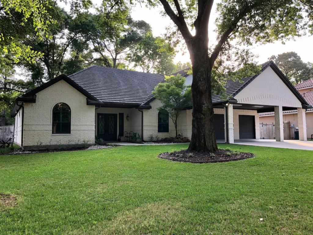 Beautiful nature lakeside 6 Rooms 8 Beds sleeps 16（モンゴメリー）：（最新料金：2026年）