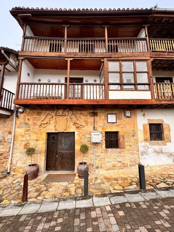 Casa de Piedra y Lombera, Limpias (updated prices 2026)