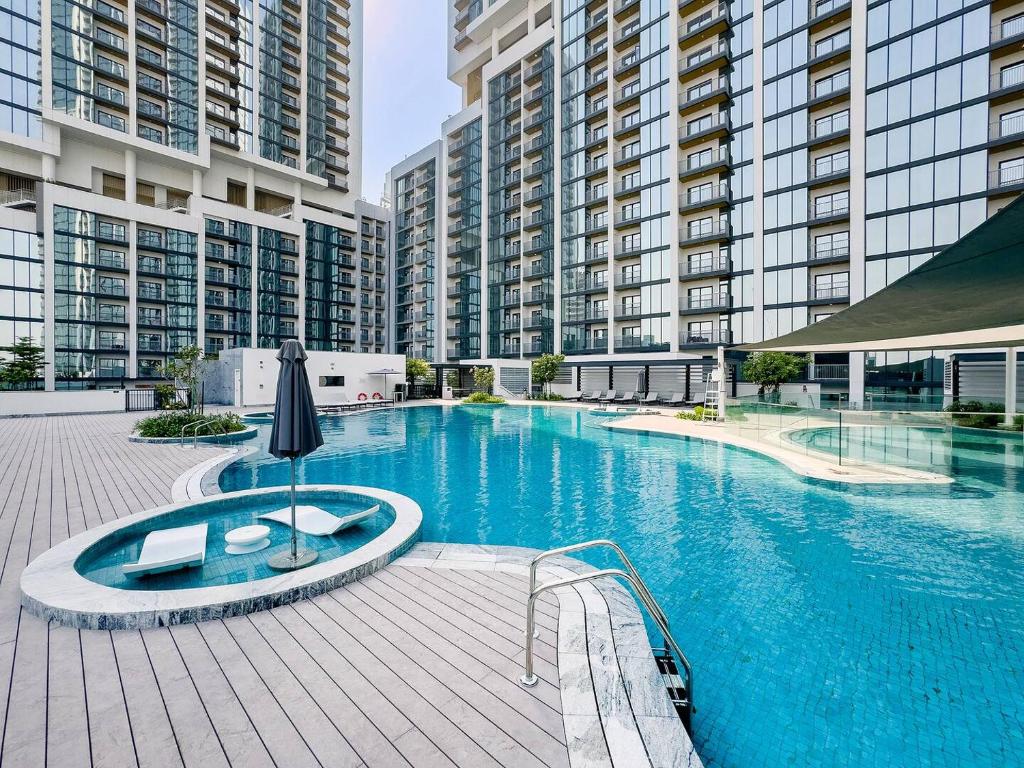 Chic 1BR Retreat Sobha Crest with Pool & Gym, Dubaï (tarifs actualisés ...