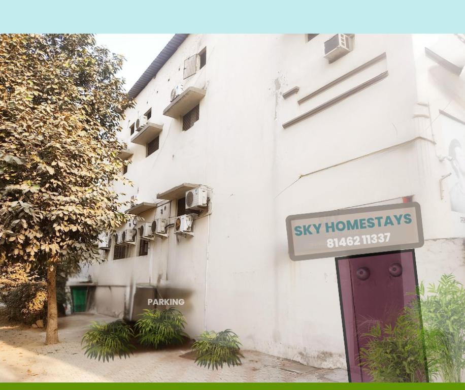 SKY HOMESTAYS - Smart Budget Rooms Near DAV Collage, Jalandhar (prezzi ...