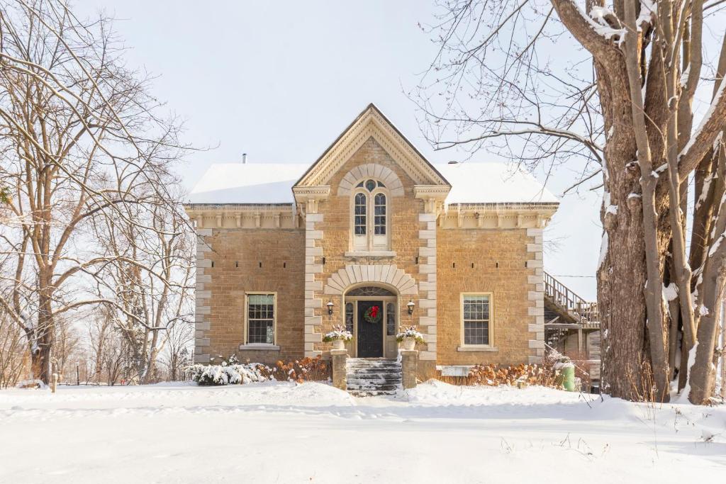 Strathmere Country Retreat, Ottawa (updated prices 2026)