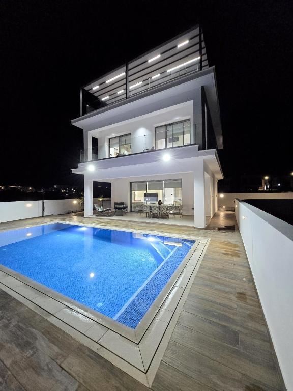 Mediterranean Sunrise Villa Protaras, Paralímni (tarifs actualisés, 2026)