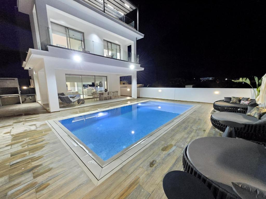 Mediterranean Sunrise Villa Protaras, Paralímni (tarifs actualisés, 2026)