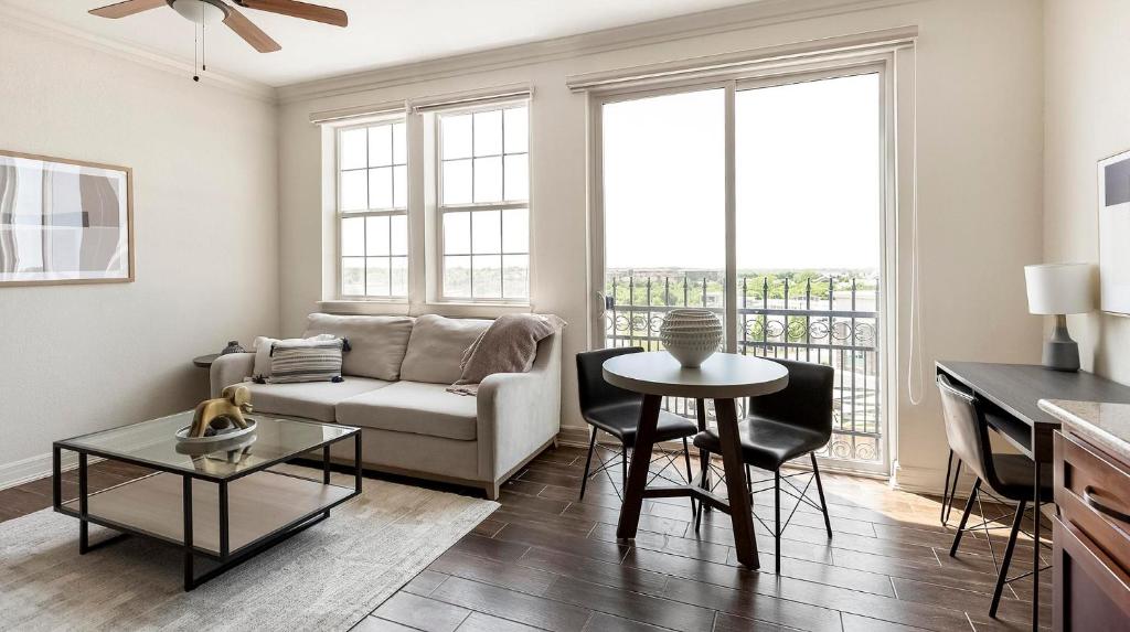 Landing at Carson Street Towers - Studio in Dow..., Stanley (2026년 최신 요금)