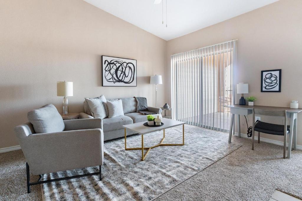 Landing Chic 1BD Gym Pool, White Settlement (updated prices 2026)