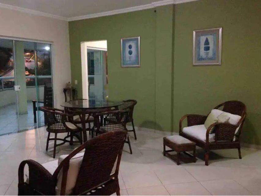 Apartamento Grande Av Principal Bombinhas 150m da praia, Bombinhas ...