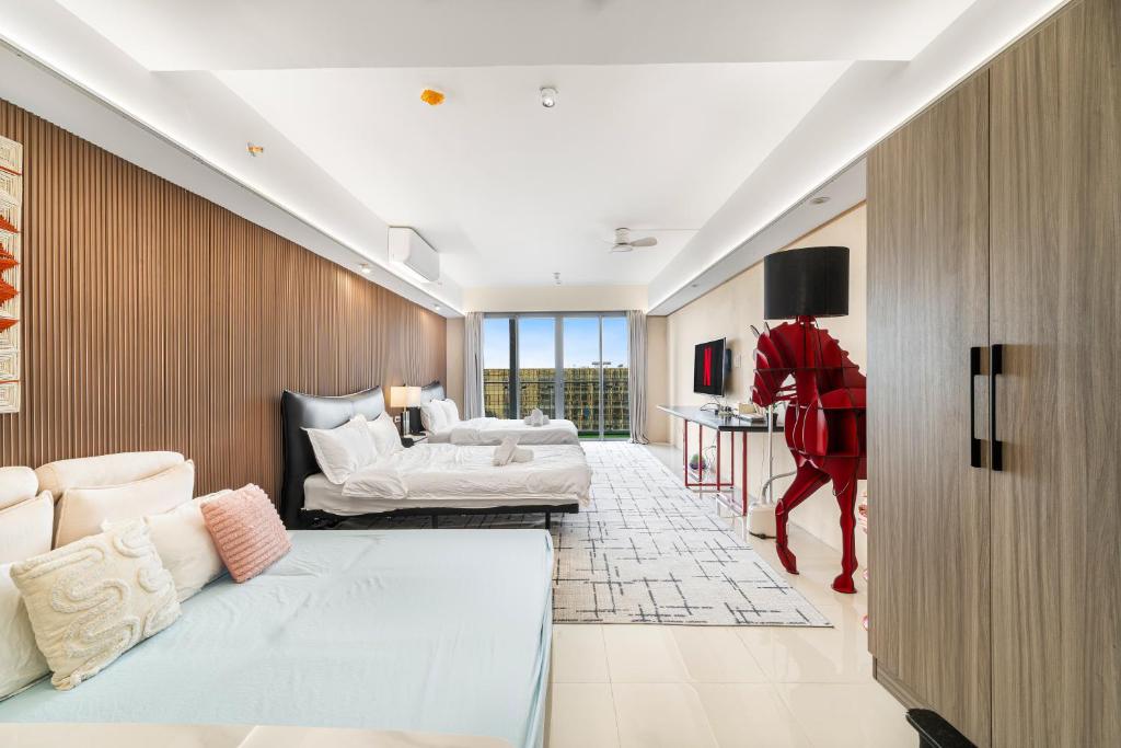 Elegant Studio City View near Airport, City of Dreams, Okada, Solaire ...